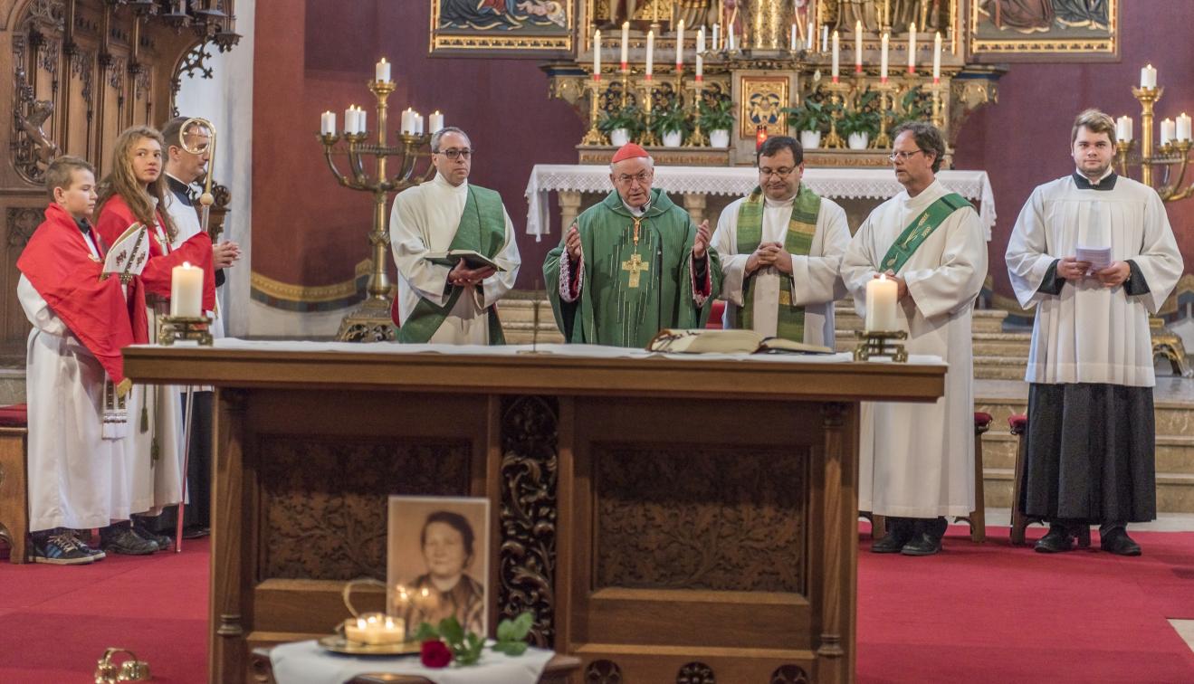 Gedenkgottesdienst zu Ehren der Ordensfrau Sr. Angela Autsch - Diözese ...